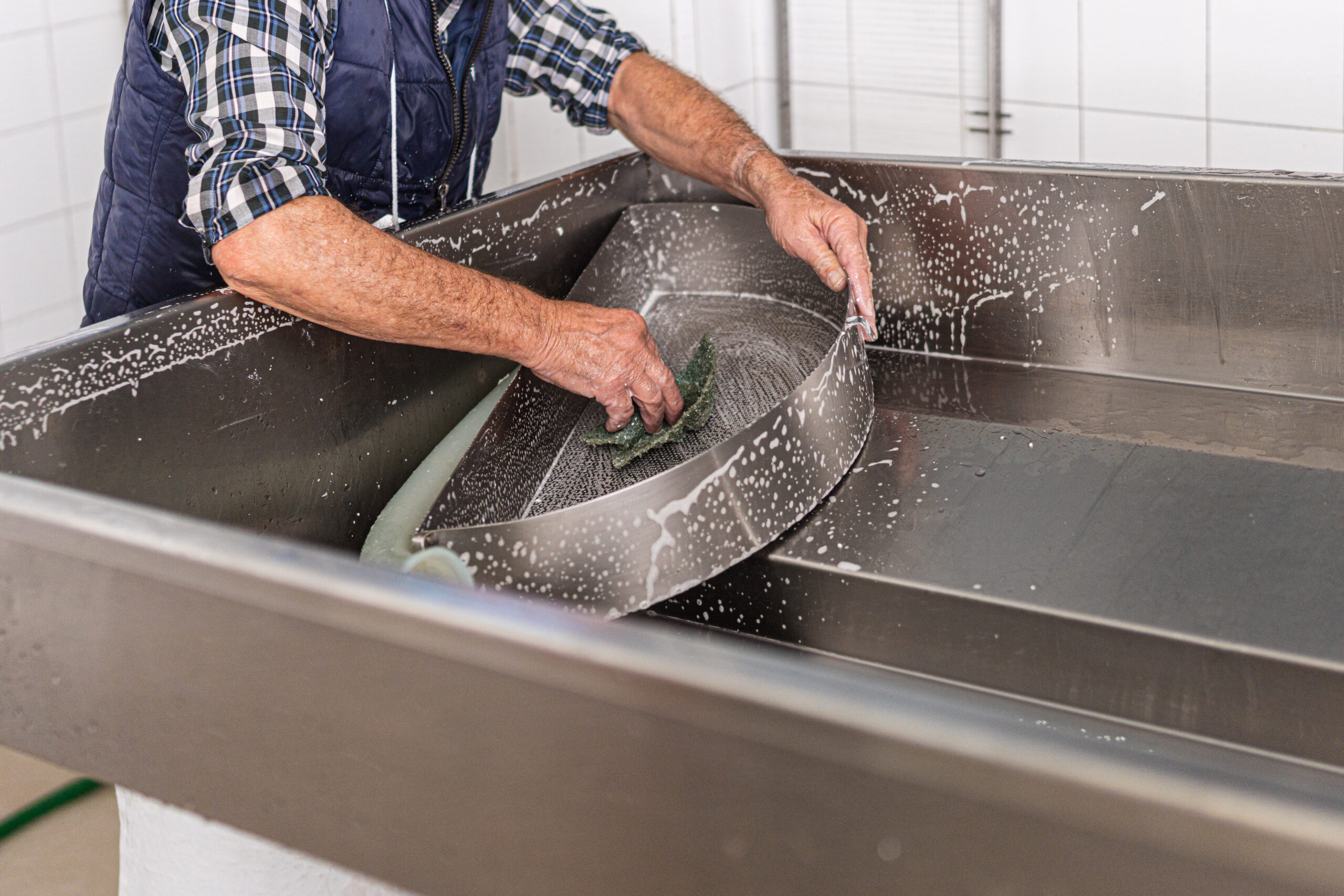 Why Food Processors Automate Their Washing | Douglas Machines Corp.